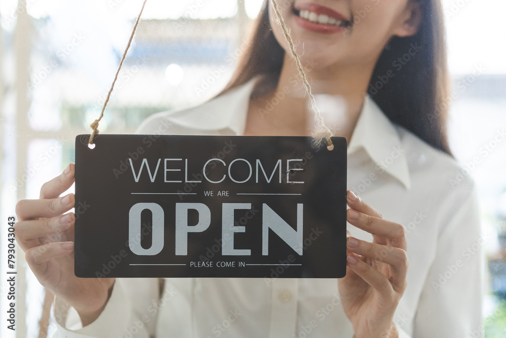 Foto de Smiling young asian business owner, employee retail,coffee shop ...