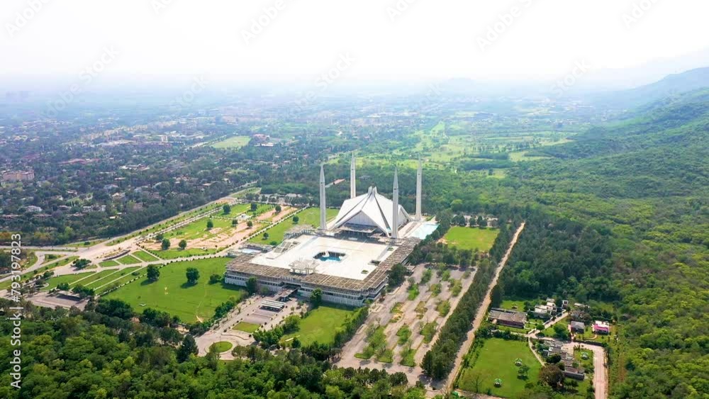The capital city of Pakistan showing the landmark Shah Faisal Mosque ...