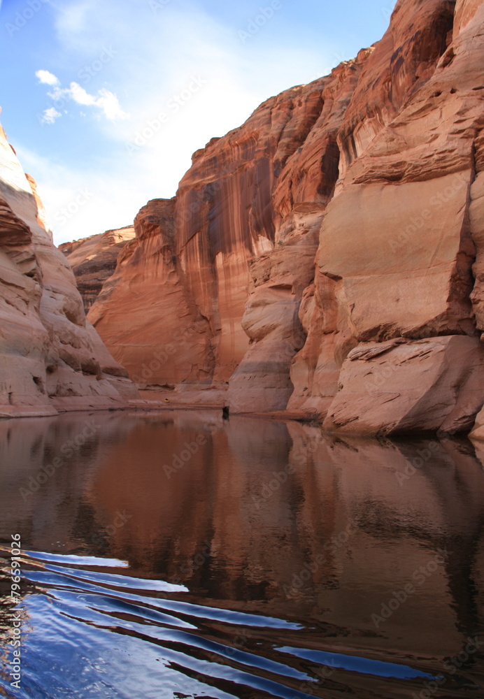 Reflection Canyon est un canyon splendide au bout du lac Powell au cœur ...