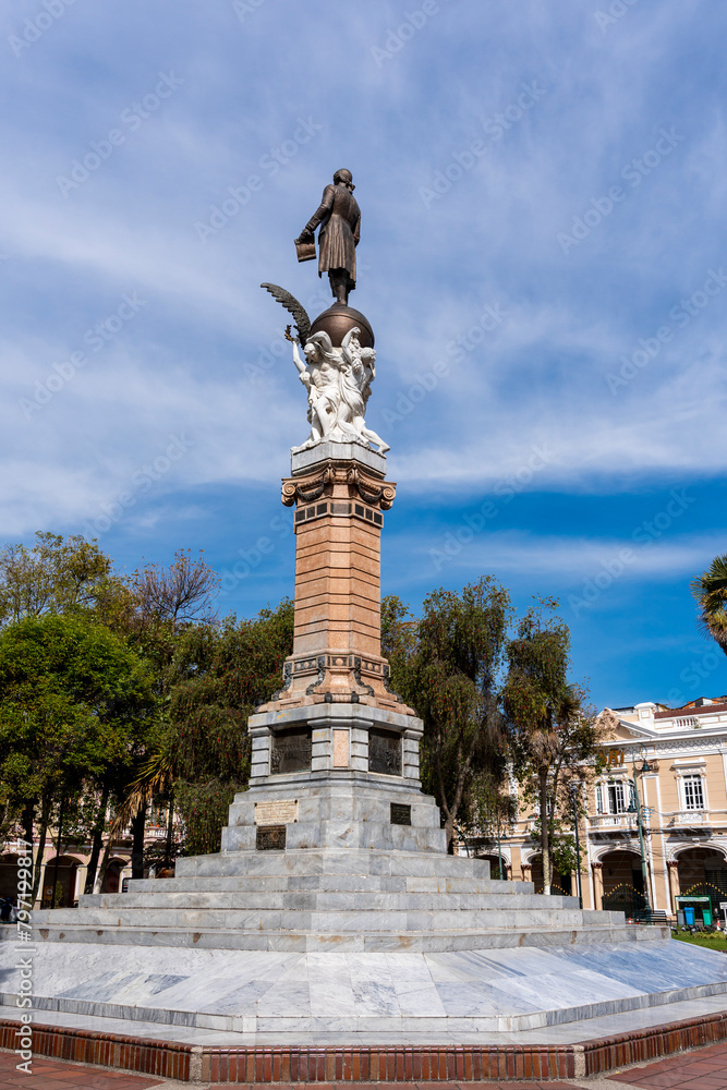 Iglesia la Catedral de Riobamba y parque Sucre, cielo despejado Stock ...