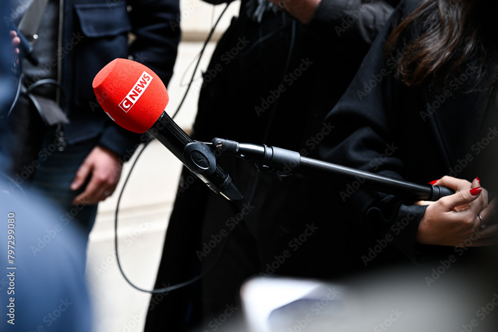 Foto de Illustration picture shows a microphone (mic, mike, micro) with ...