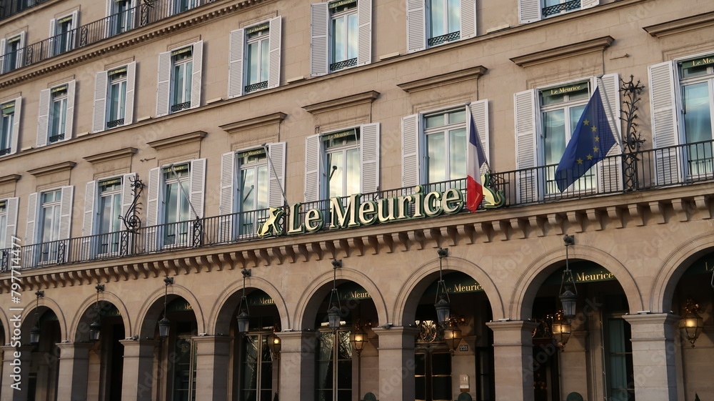 Façade du célèbre hôtel de luxe / palace / restaurant gastronomique Le ...