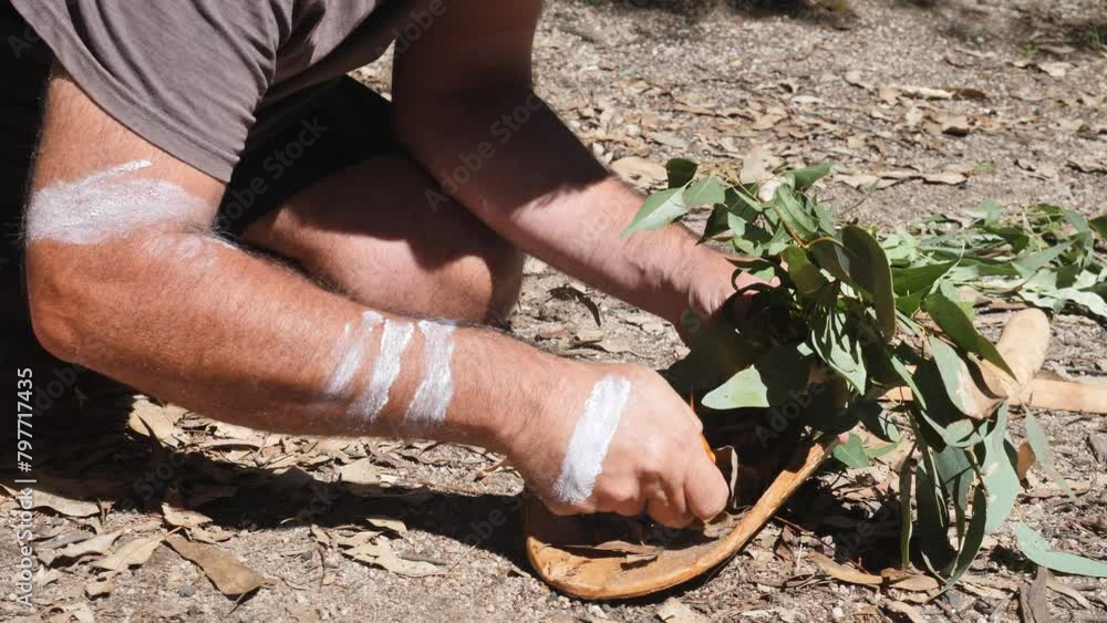 Vidéo Stock Australian Aboriginal Smoking Ceremony, man creates smoke ...