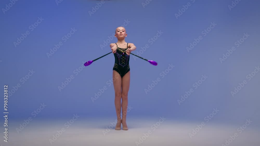 Vidéo Stock Artistic little girl schoolgirl child kid female gymnast ...