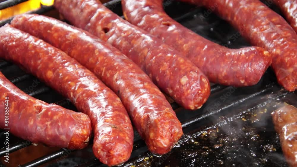 merguez cuisant sur la grille d'un barbecue Stock Video | Adobe Stock