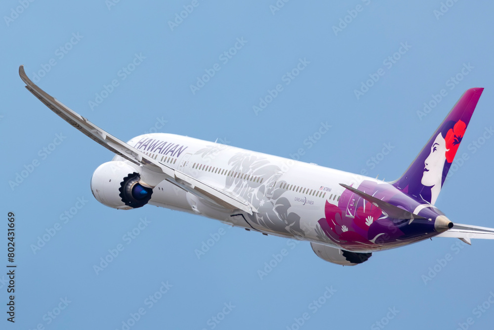 Hawaiian Airlines Boeing 787-9 N781HA Kapuahi Departing Honolulu's ...