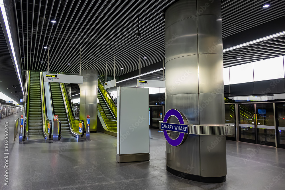 Canary Wharf - London Underground station at Canary Wharf and is on the ...