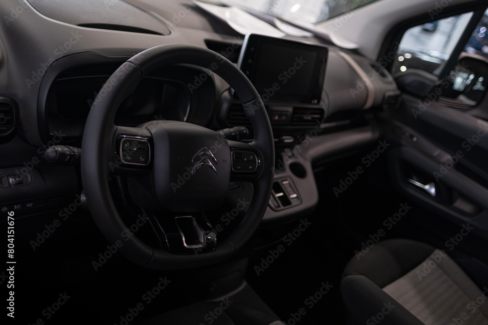 steering wheel Citroen E-Berlingo, comfortable interior electric van ...