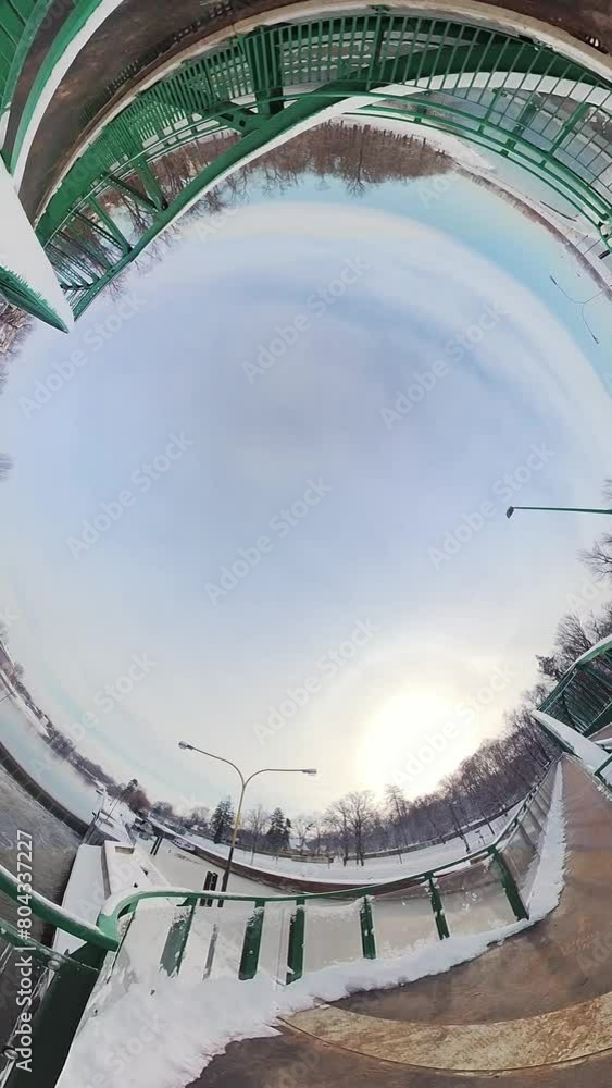 Vidéo Stock The video is a first-person view of a walk on a circular ...