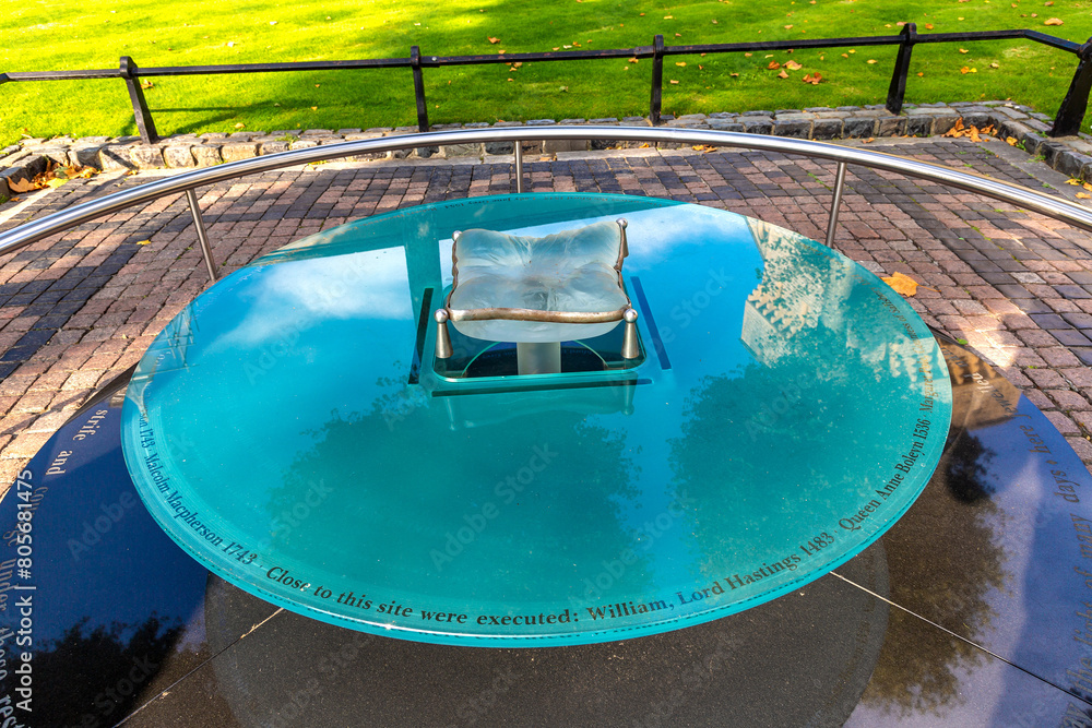 Execution Memorial where queen Anne Boleyn was executed in 1536 at the ...