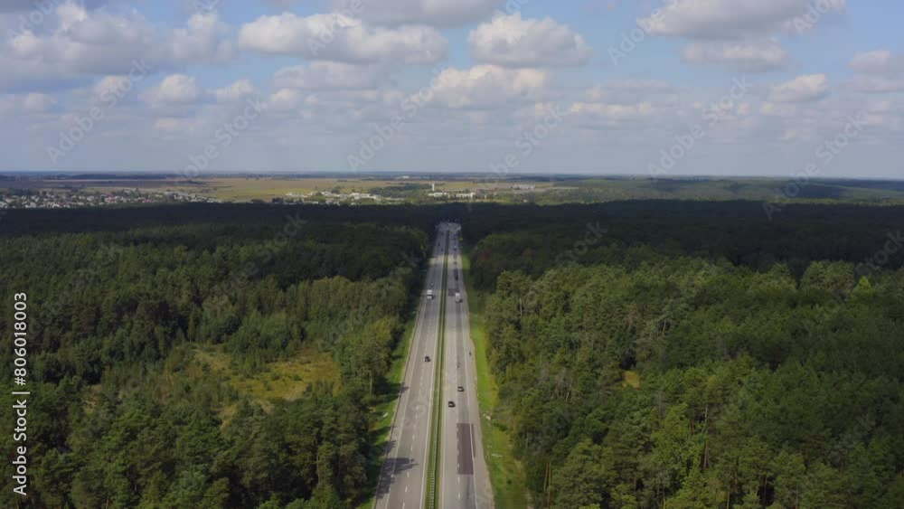 Vidéo Stock 4k aerial footage of a highway with busy traffic passing ...