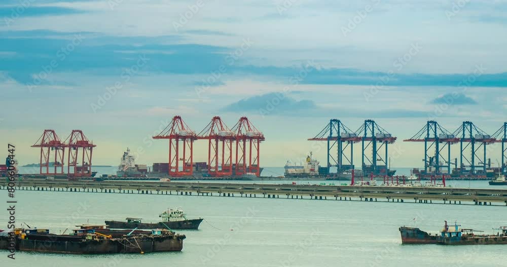 Vídeo do Stock: Time-lapse Logistic shipping quay boat Engineering ...