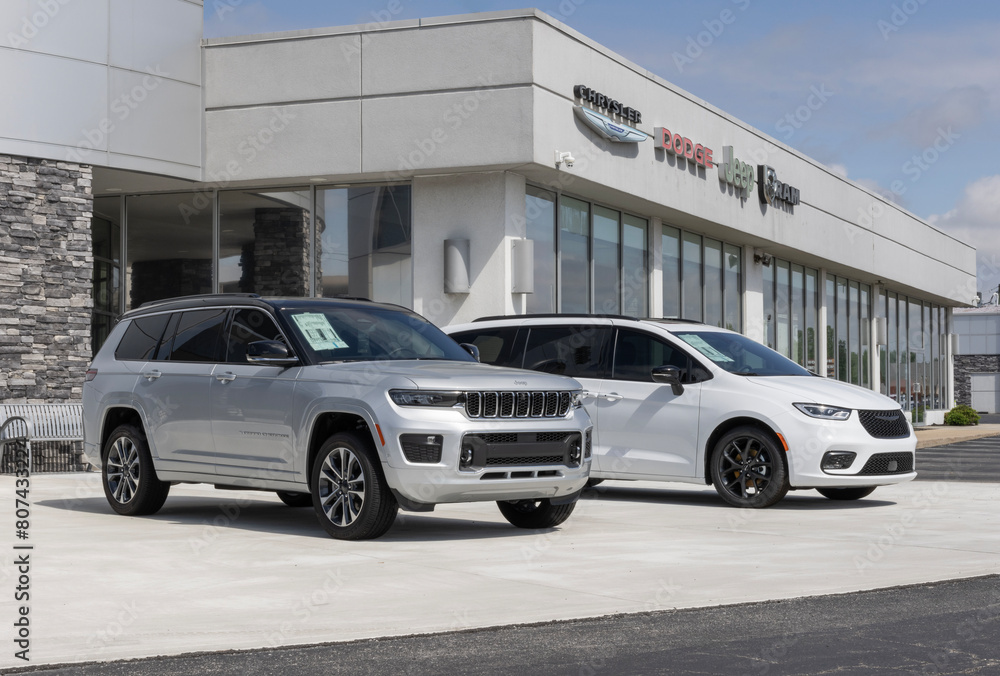 Jeep Grand Cherokee and Chrysler Pacifica display. Jeep and Chrysler ...