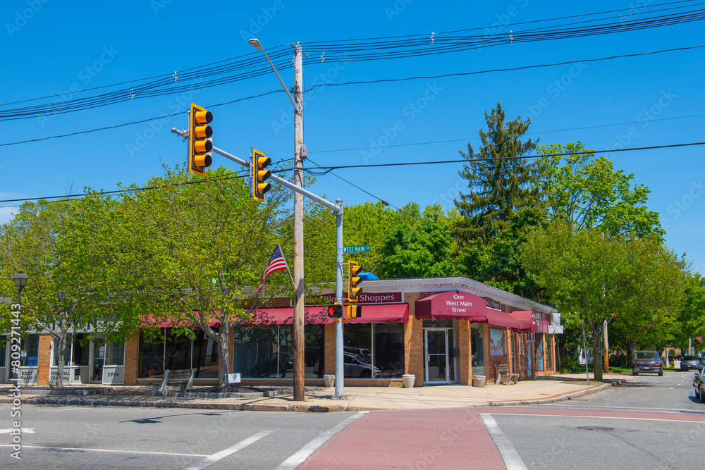 One West Main Street building at 1 Main Street at Central Street in ...