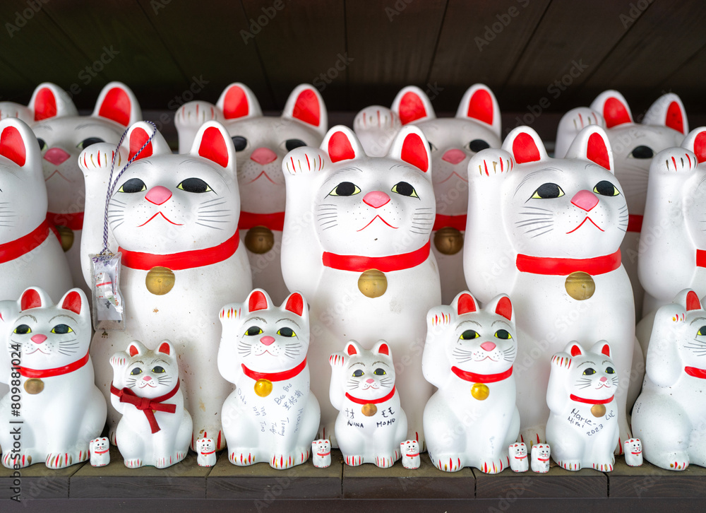 Maneki-neko "beckoning cat" statues at the famous cat shrine, Gotokuji ...