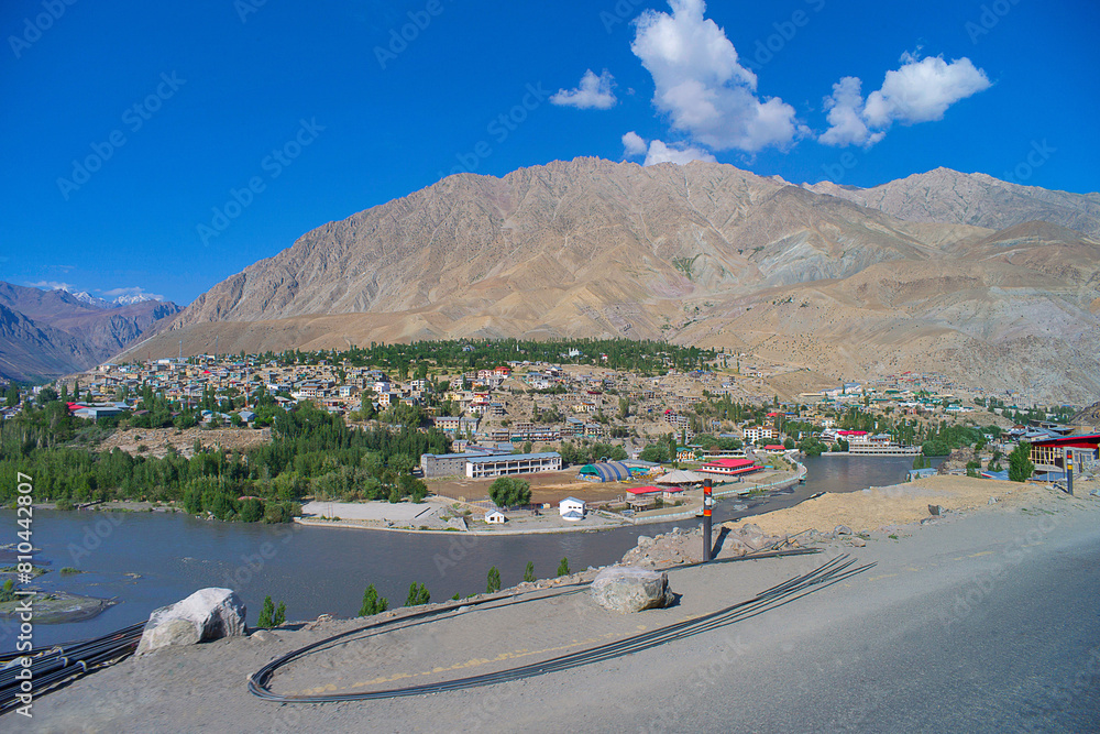 Foto de Kargil serves as the joint capital of Ladakh, an Indian ...