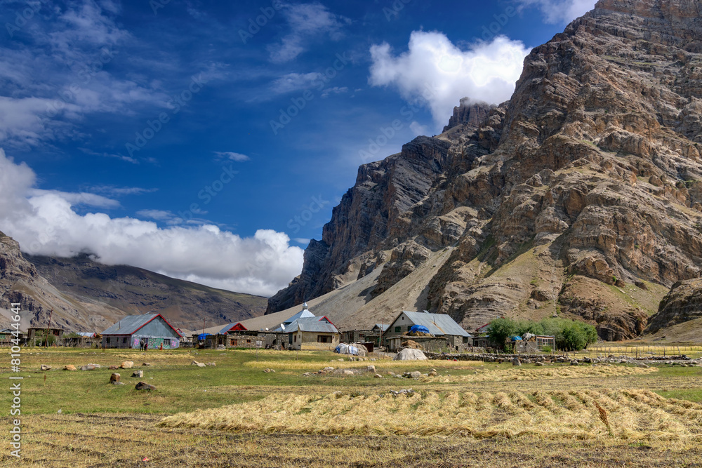 Foto de Kargil serves as the joint capital of Ladakh, an Indian ...
