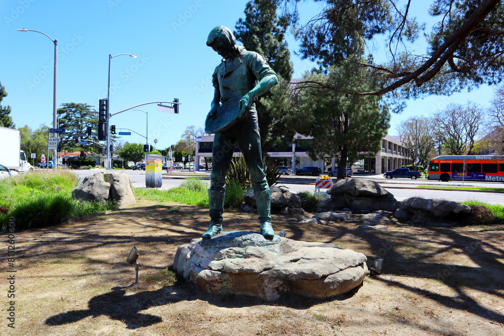 Foto de Los Angeles, California: Public Art "Dan the Miner" The Pioneer ...
