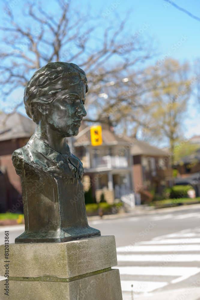 close-up of a portrait bust of Florence Wyle by Francis Loring, Loring ...