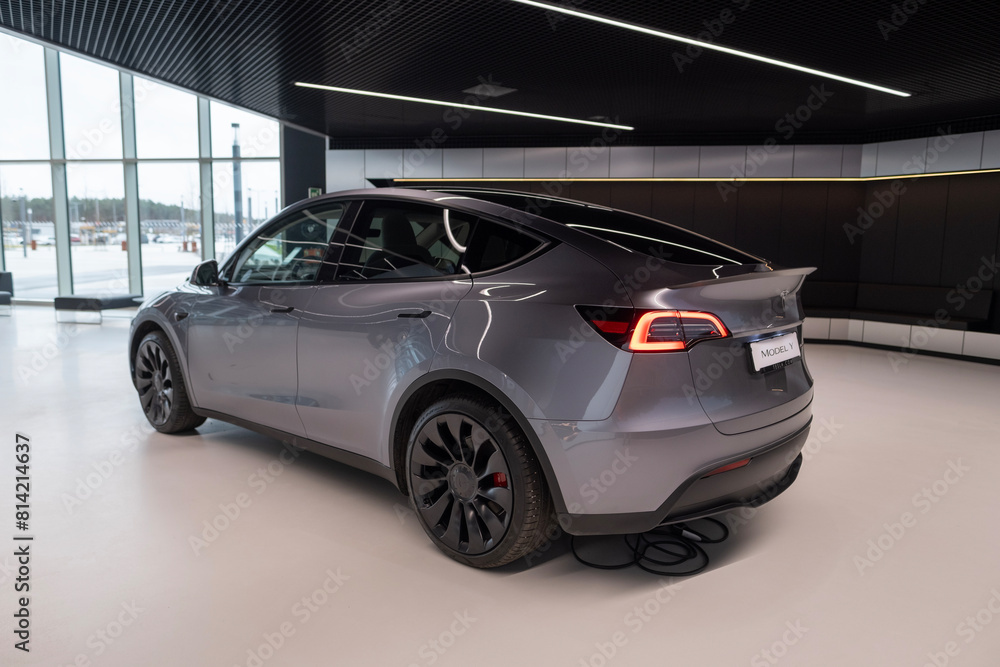 quicksilver electric TESLA Model Y car performance in Gigafactory ...