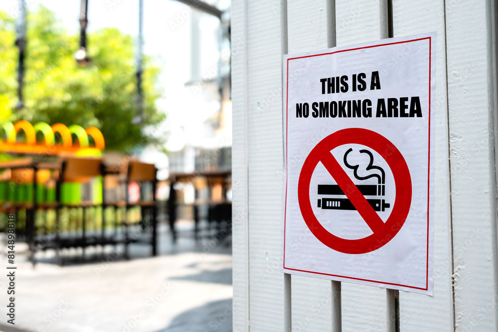 Foto de Warning sign "This is a no smoking area" Prohibited smoking is ...