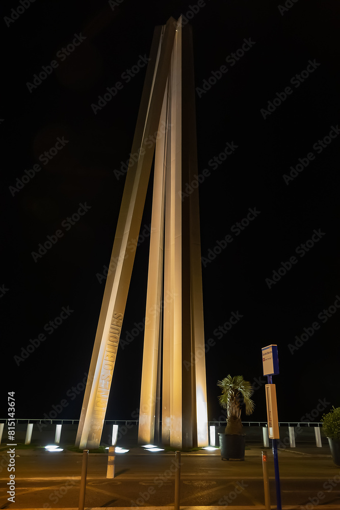 Monumental sculpture Nine oblique lines (Neuf lignes obliques), 30 ...