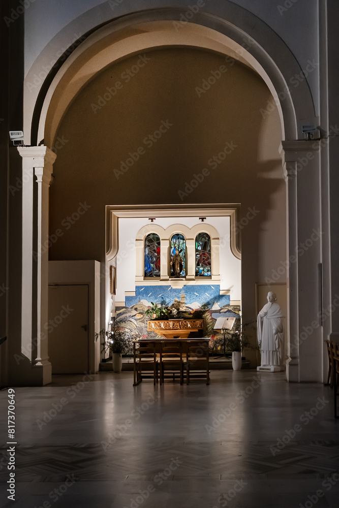 Interior of Sanctuary of the Sacred Heart (Sanctuaire du Sacre Coeur ...