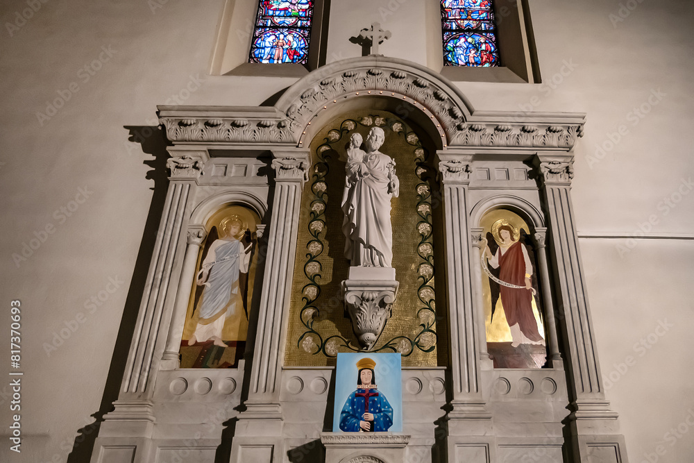 Interior of Sanctuary of the Sacred Heart (Sanctuaire du Sacre Coeur ...