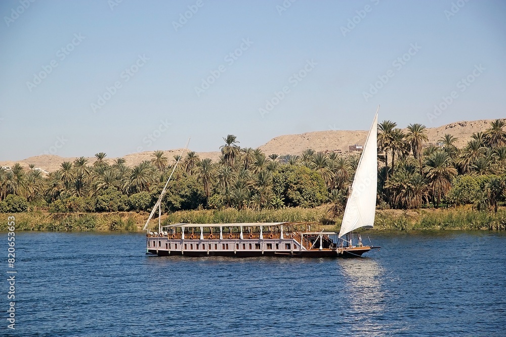 Nile cruises by dahabeah along the Nile river between Luxor and Aswan ...