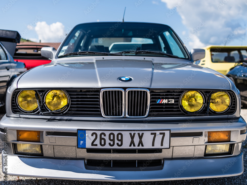 Face avant d'une BMW M3 E30 Stock Photo | Adobe Stock