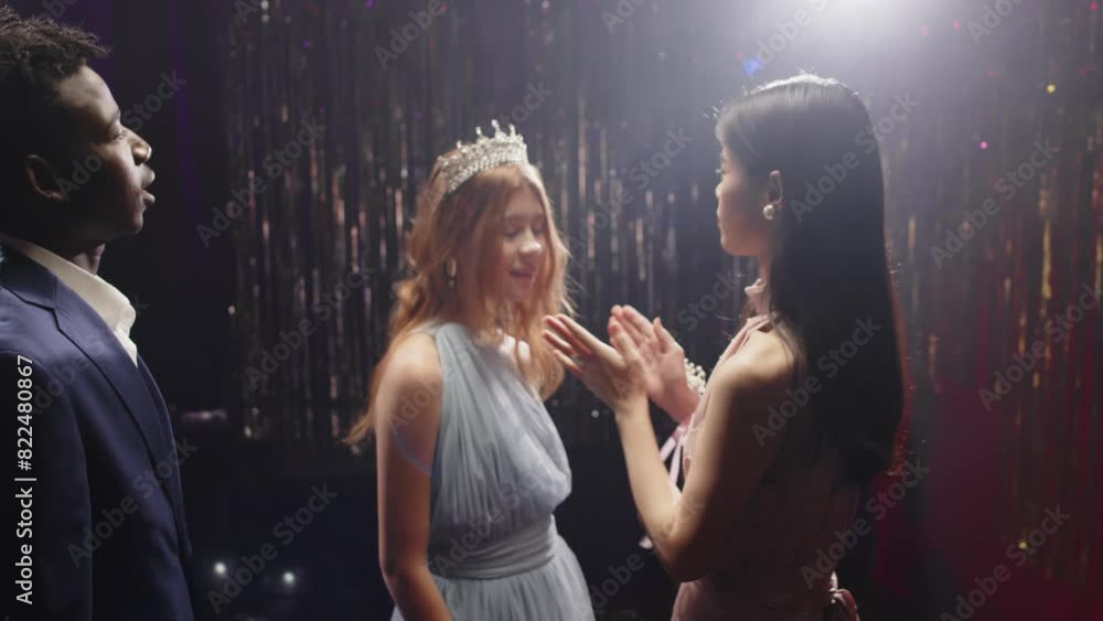 Vidéo Stock Youthful Chinese girl putting diadem on head of pretty ...