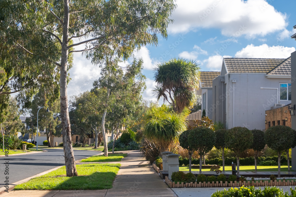 A pedestrian walkway in a beautiful Australian suburban neighborhood ...
