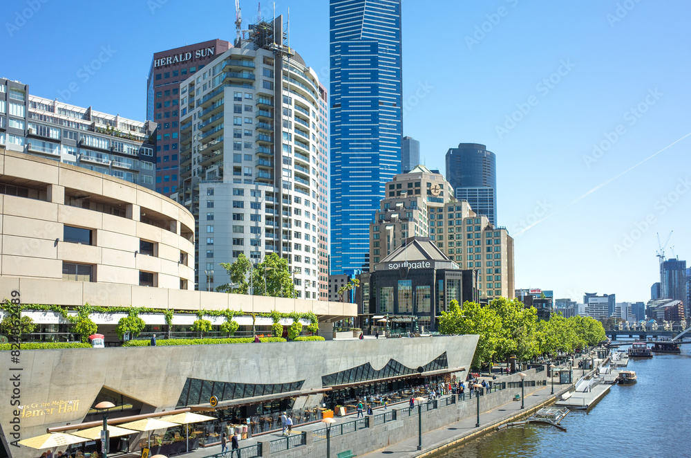Beautiful riverbank at Southbank in Melbourne's CBD, with a pedestrian ...