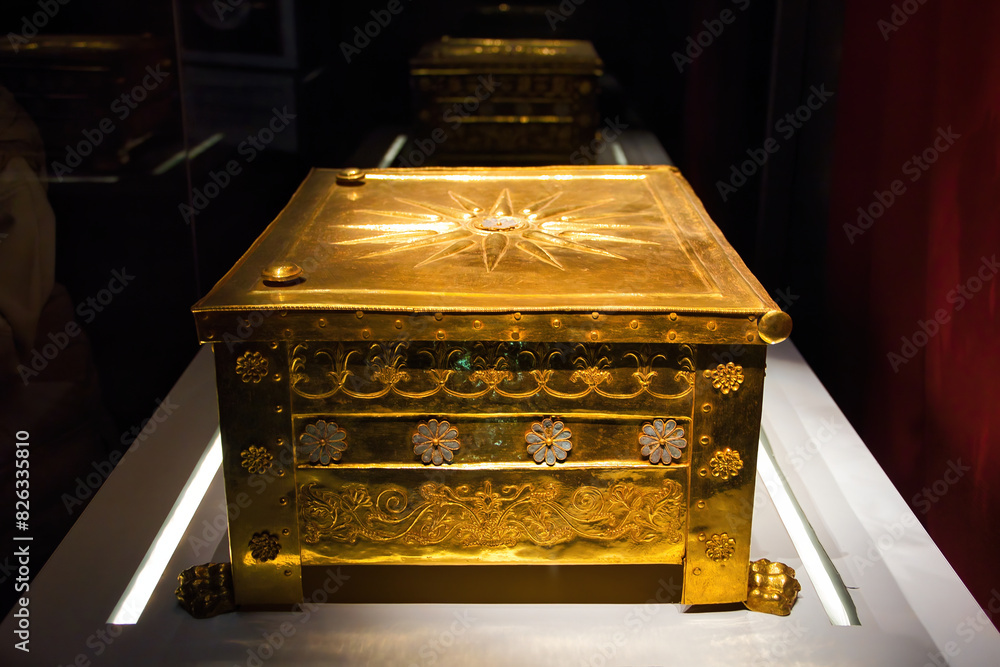Archaeological Museum of Vergina, the tomb of the Macedonian King ...