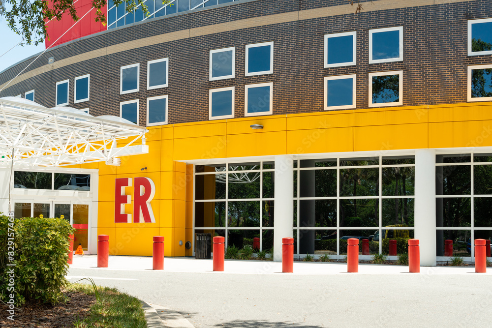 The exterior entrance to an emergency room of a hospital. The ER sign ...
