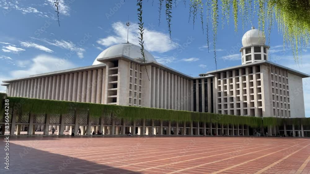 Vídeo do Stock: The majestic Istiqlal Mosque (Masjid Istiqlal, lit ...