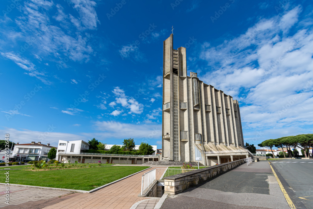 Royan, France - 1er juin 2024: Vue extérieure de l'église catholique ...