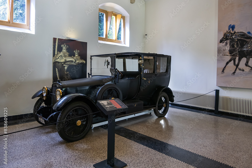 Historic Castle Het Loo, Royal stables. Exhibition about different ...