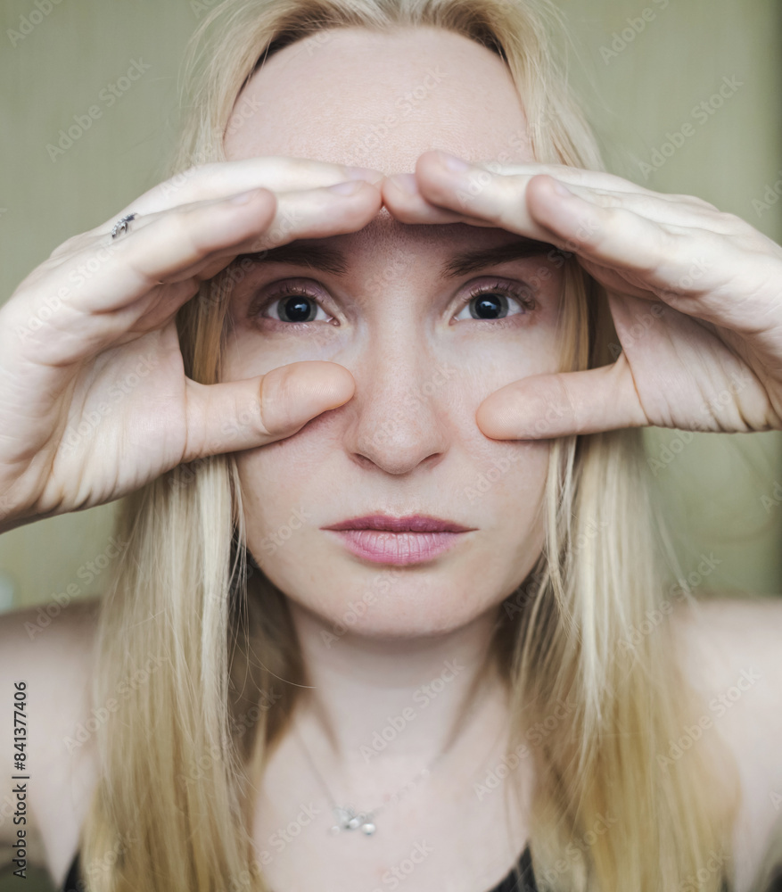 Examination of the fundus and dilated pupils, instillation of eye drops ...