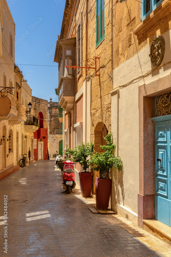 Narrow, winding alleyway in Victoria ancient core reveals historic ...