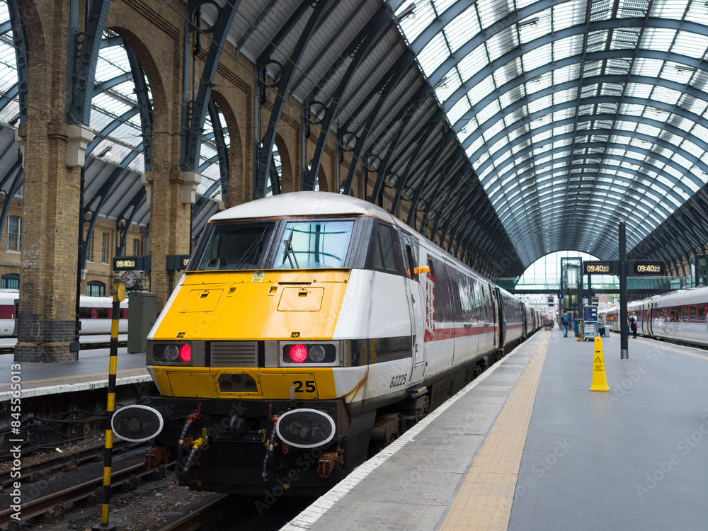 London, UK, 31st May 2024, LNER Class 91 Electric Train at Kings Cross ...