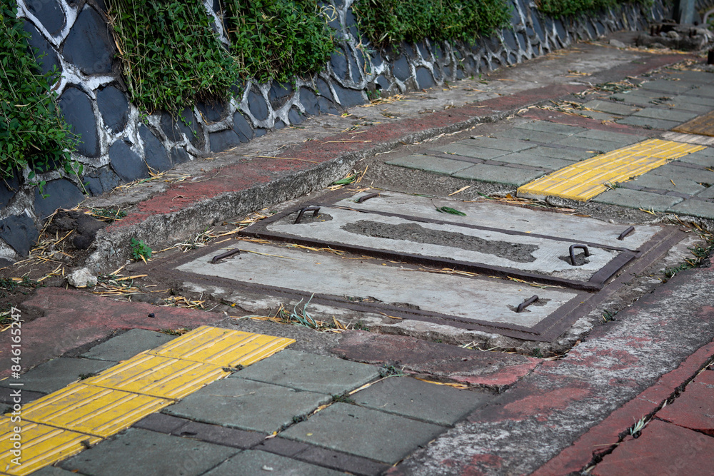 Improper installation of manhole covers and guiding blocks poses a ...