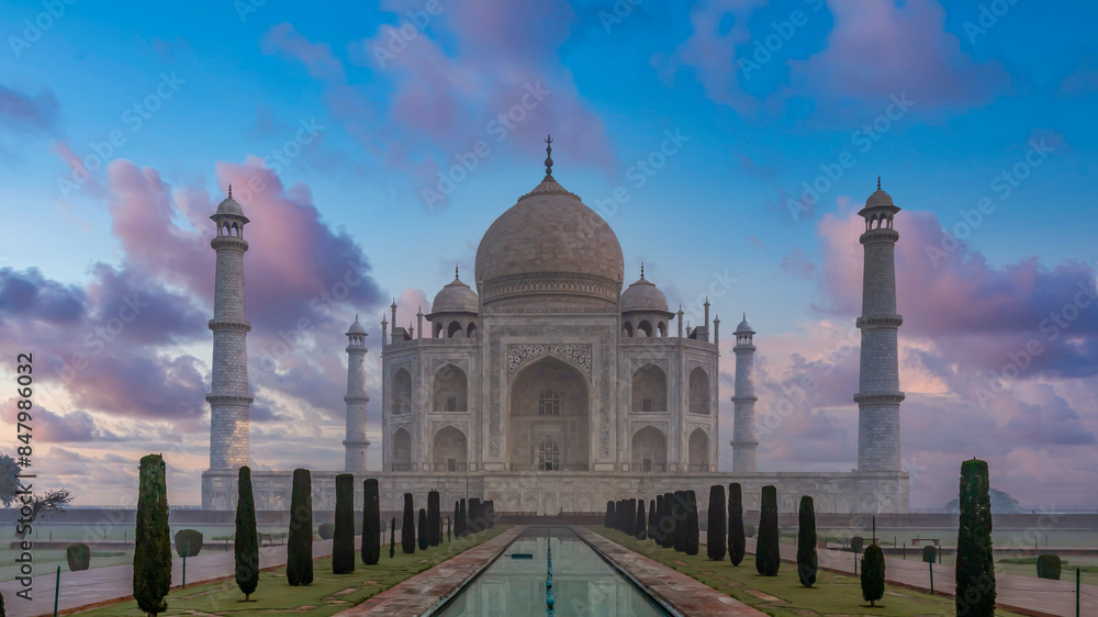 Taj Mahal white marble mausoleum on Yamuna river, Taj Mahal famous ...