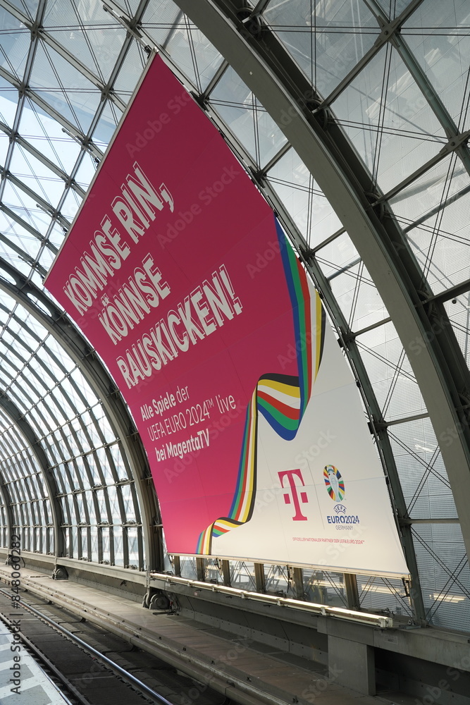 Werbung der Telekom zur Uefa Euro 2024 im Hauptbahnhof in Berlin am 12. ...