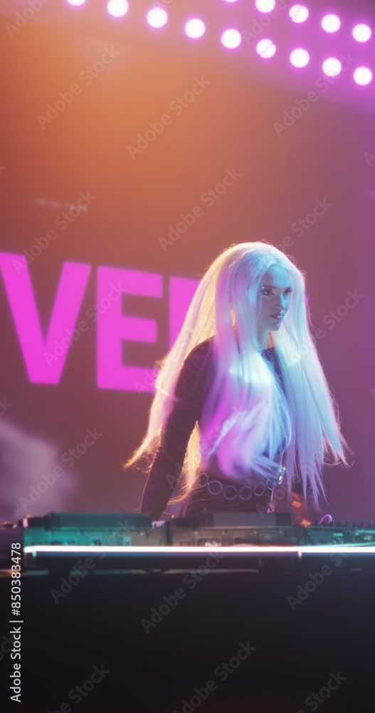 Video Stock Vertical Screen: Professional Female Music Producer ...