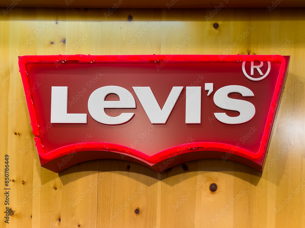 PORT CHARLOTTE, FLORIDA - JUNE 14, 2024 : Levis Jeans logo neon retail ...