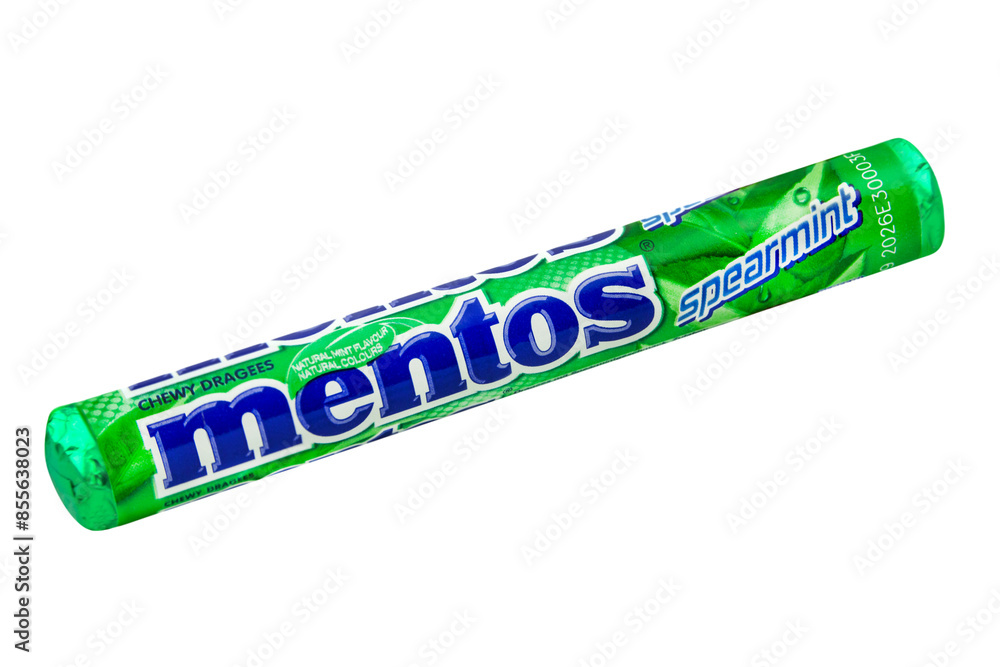 Mentos Spearmint Chewy Dragees isolated on transparent background PNG ...