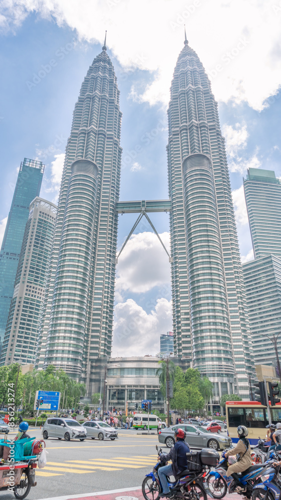 Foto de Twin Towers Petronas Towers in Malaysia Viewed from the corner ...
