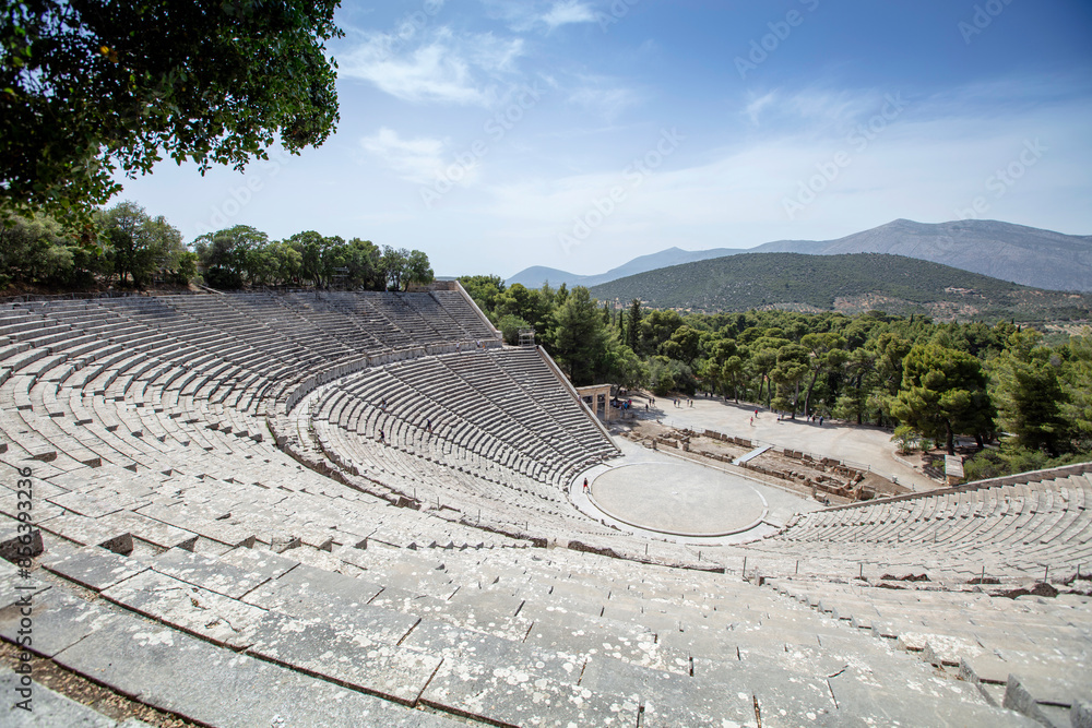 Foto de The Epidaurus Ancient Theatre is a theatre in the Greek old ...