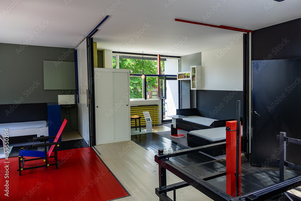 Interior of Rietveld Schroder House (1925): historic home architecture ...